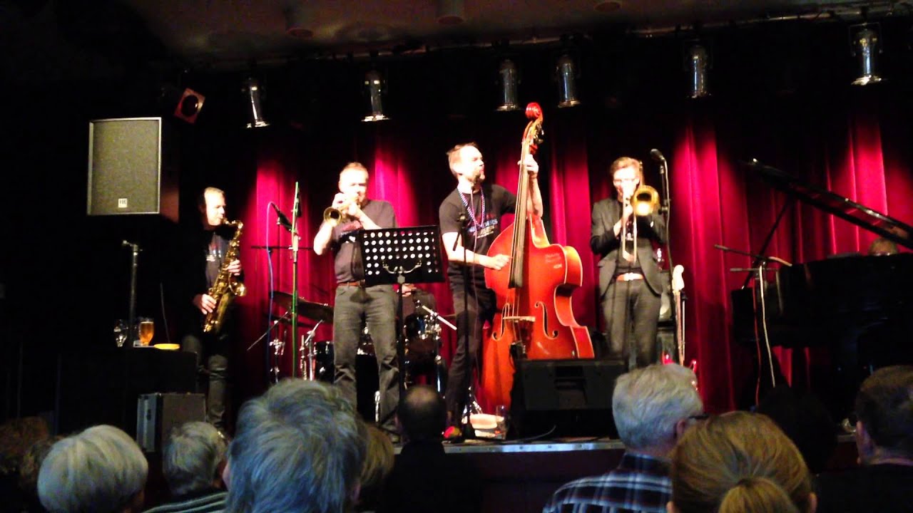 Neanders playing "Crazy little thing called love" - YouTube