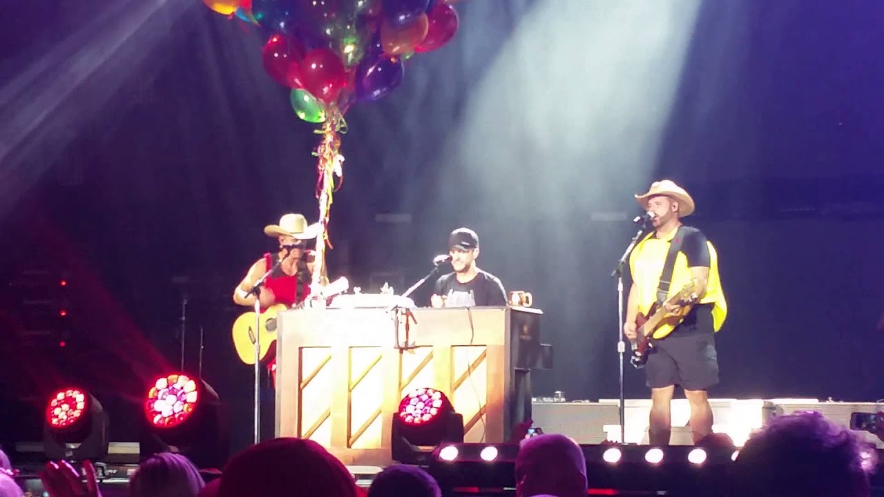 Luke Bryan StL '15 birthday celebration Sugar - YouTube