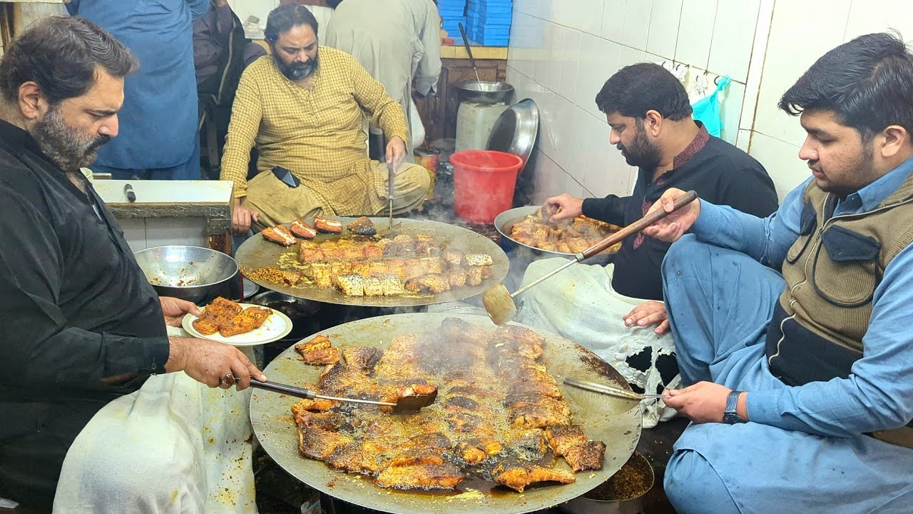 Kasur Tawa Fish Fry - Javed Fish Corner, Kasur Street Food in Pakistan ...