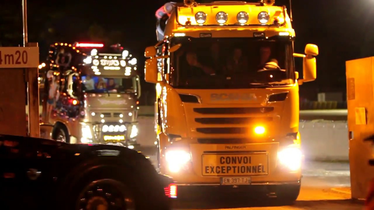 Custom 18 Wheeler Trucks Night Light Show At Biggest European Truckers ...