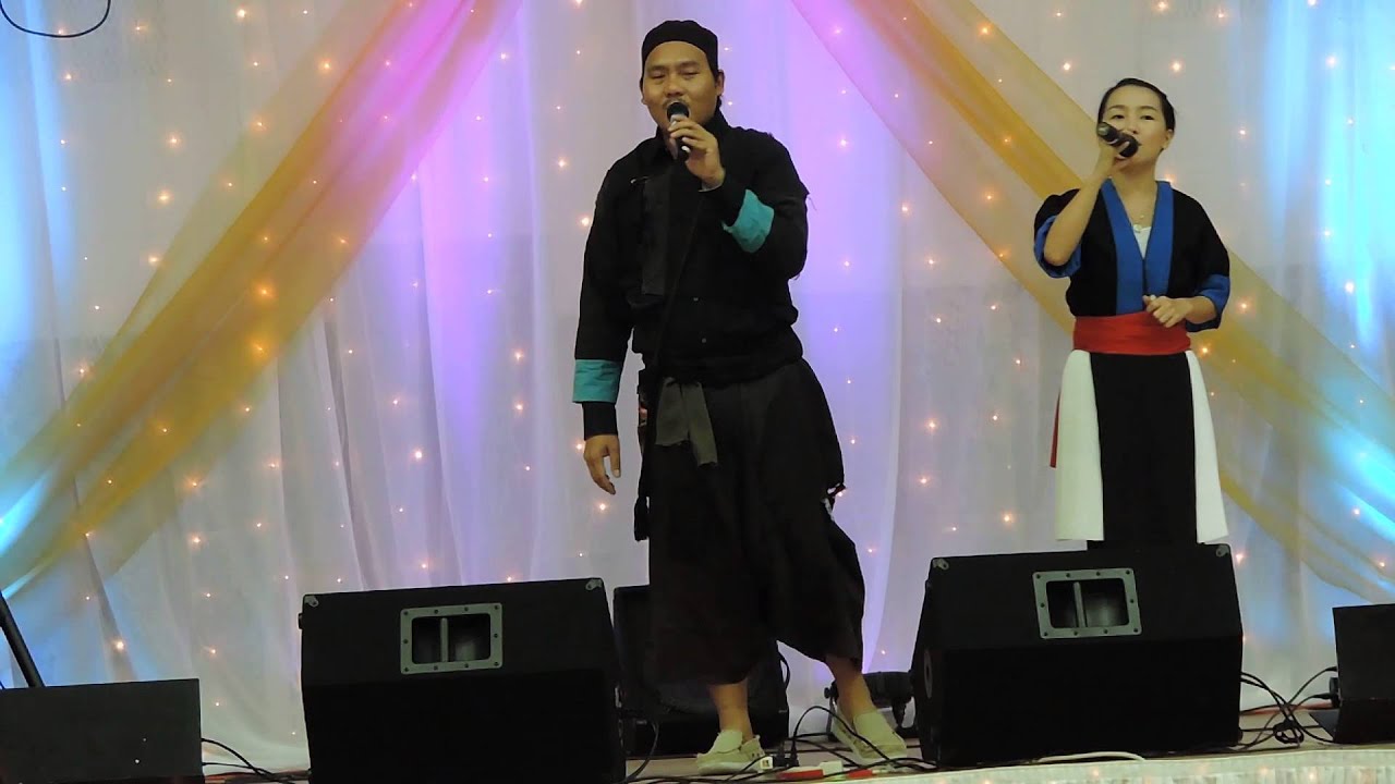 Xab Thoj & Txiab Yaj Perfomance at Appleton HNY (video clip 3) - YouTube