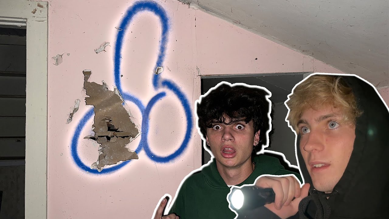 EXPLORING AN ABANDONED HOUSE - YouTube