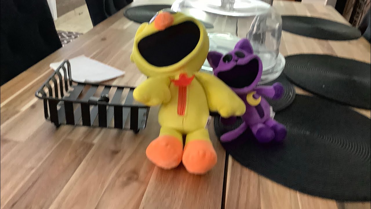 Smiling critters catnap and Kicken chicken deluxe plush - YouTube