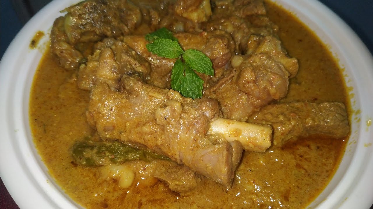 SHAHI MUTTON KORMA RECIPE |muttoncurry in cooker| Easy mutton curry|by sayeda's kitchen - YouTube