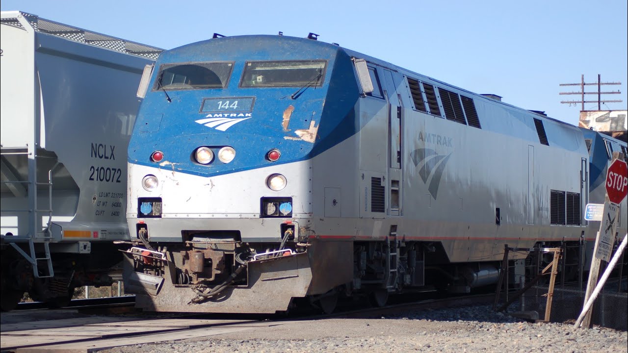 Amtrak #144 Leads The California Zephyr Through Sacramento - YouTube