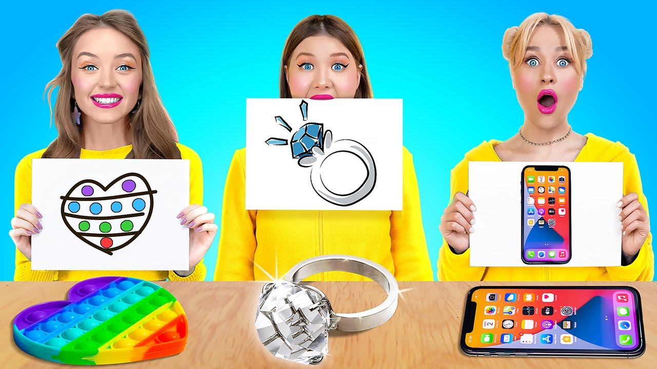 COOL ART TRICKS AND DRAWING HACKS || No Hands VS 2 Hands Drawing ...