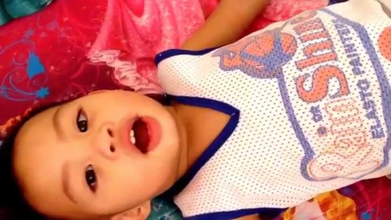 Cute baby singing nanay tatay ! - YouTube