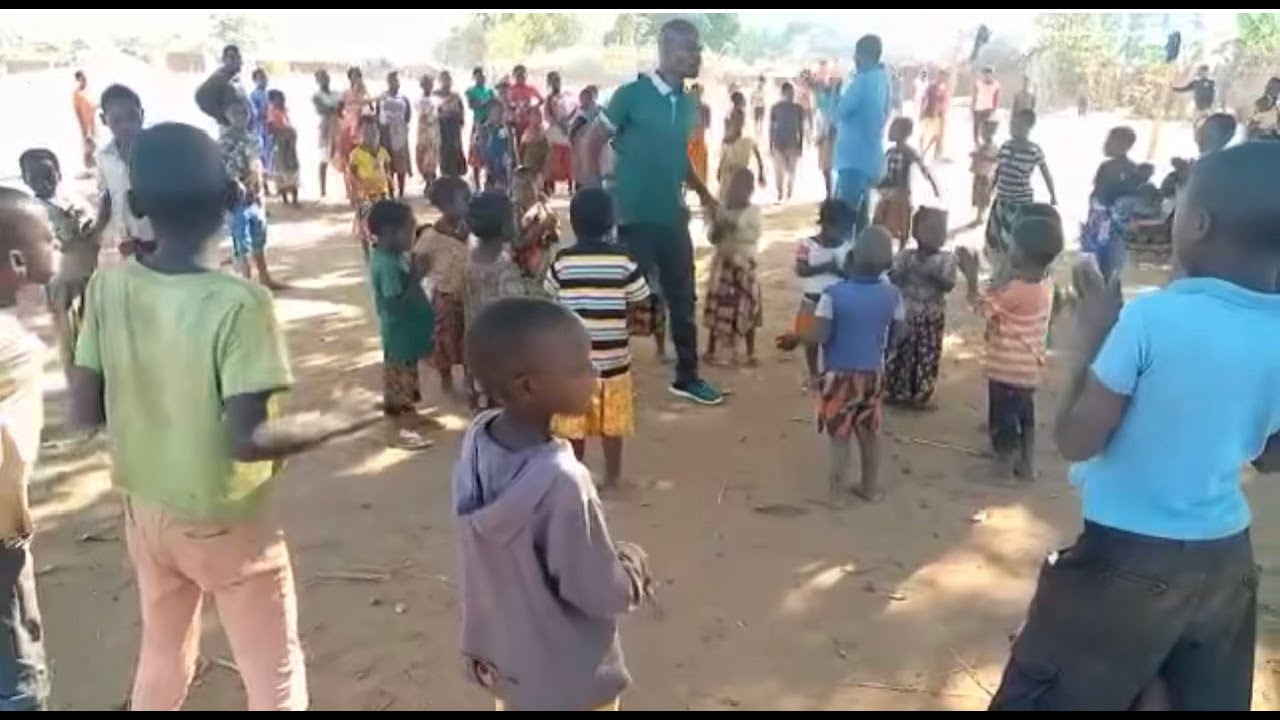 Praise and worship starts each BBC program - YouTube