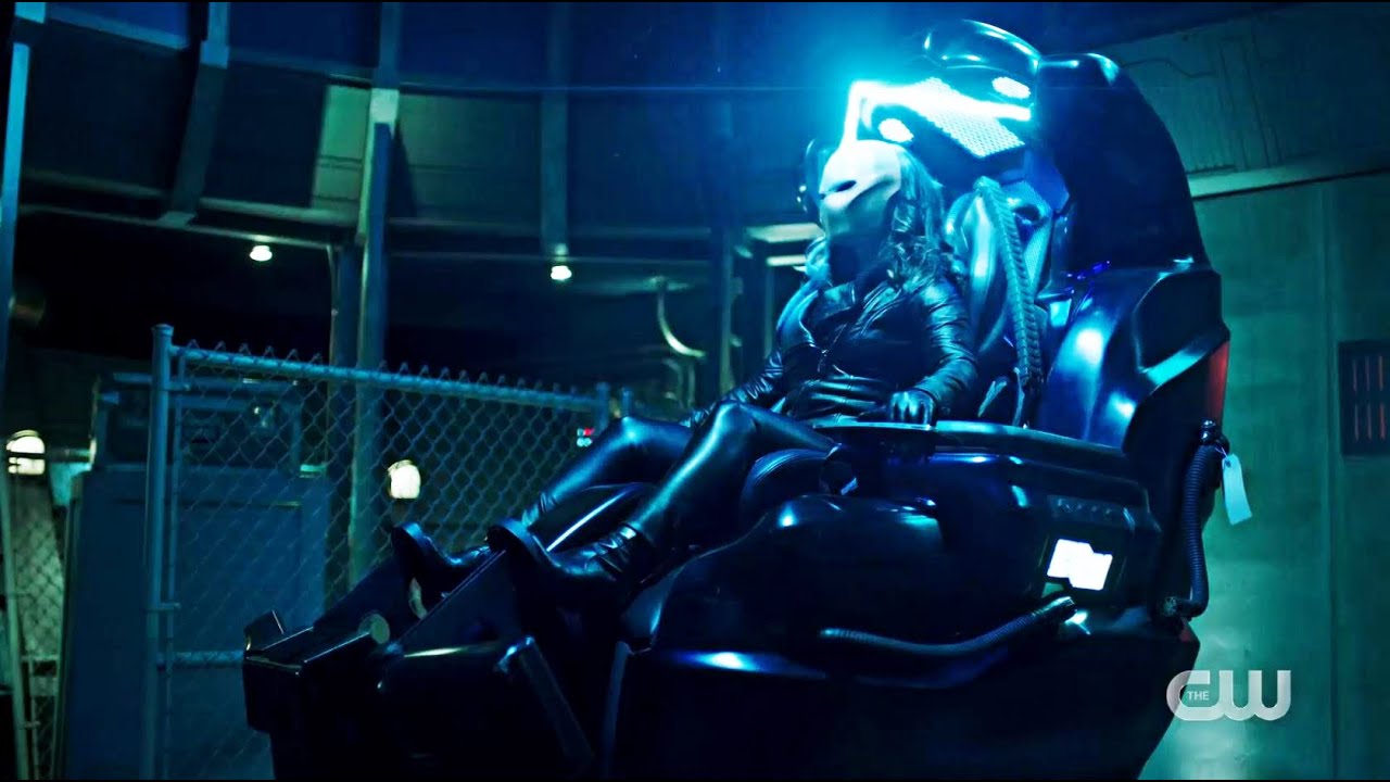 Iris and Cecile vs Psycho Pirate Mask Fight | The Flash | "Masquerade ...