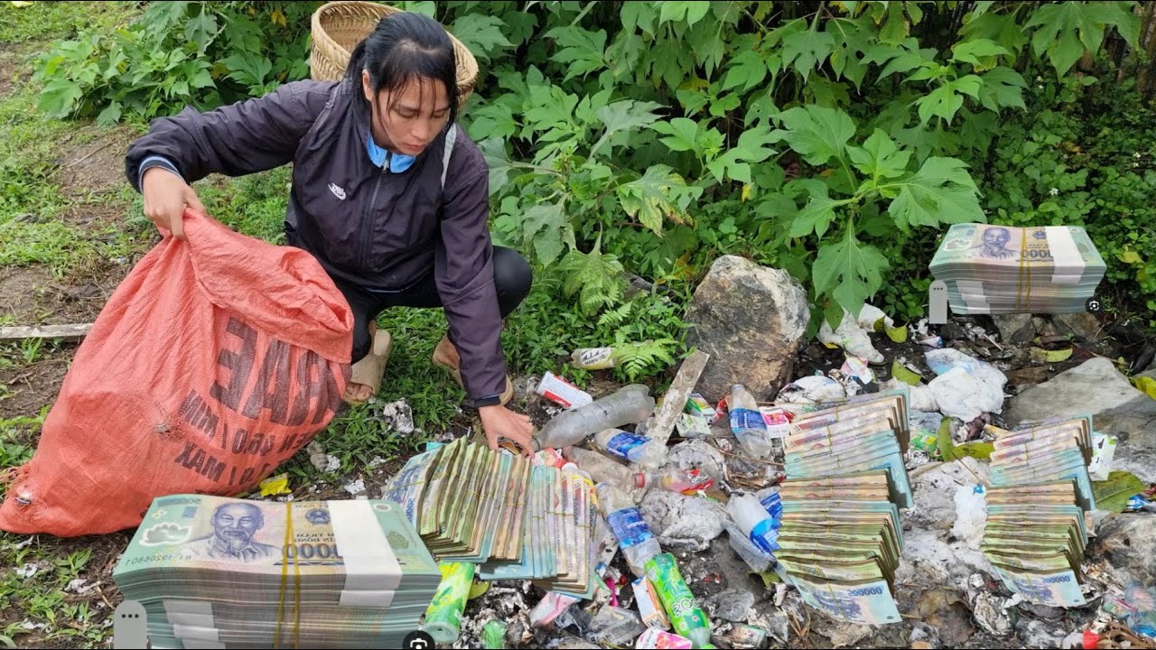 Girl picked up a large amount of money from the garbage dump! - YouTube