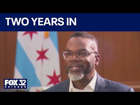 Two years in, Chicago mayor faces key decision on new CPS head - YouTube