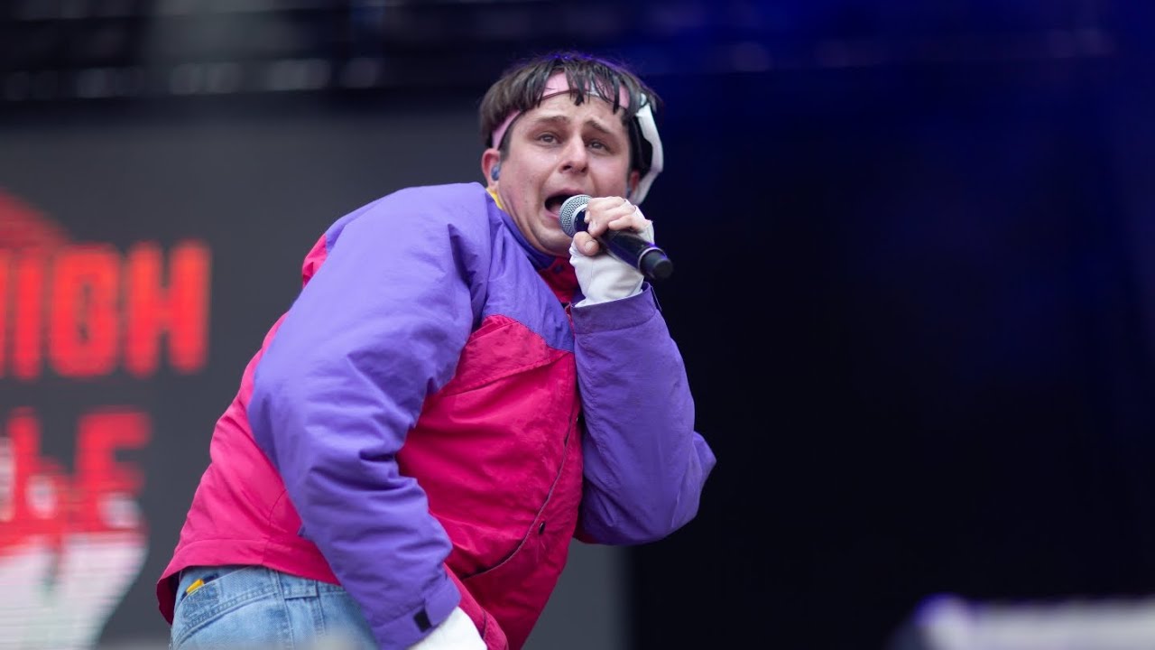 Oliver Tree - Chasing Storms (Lyric Video) - YouTube