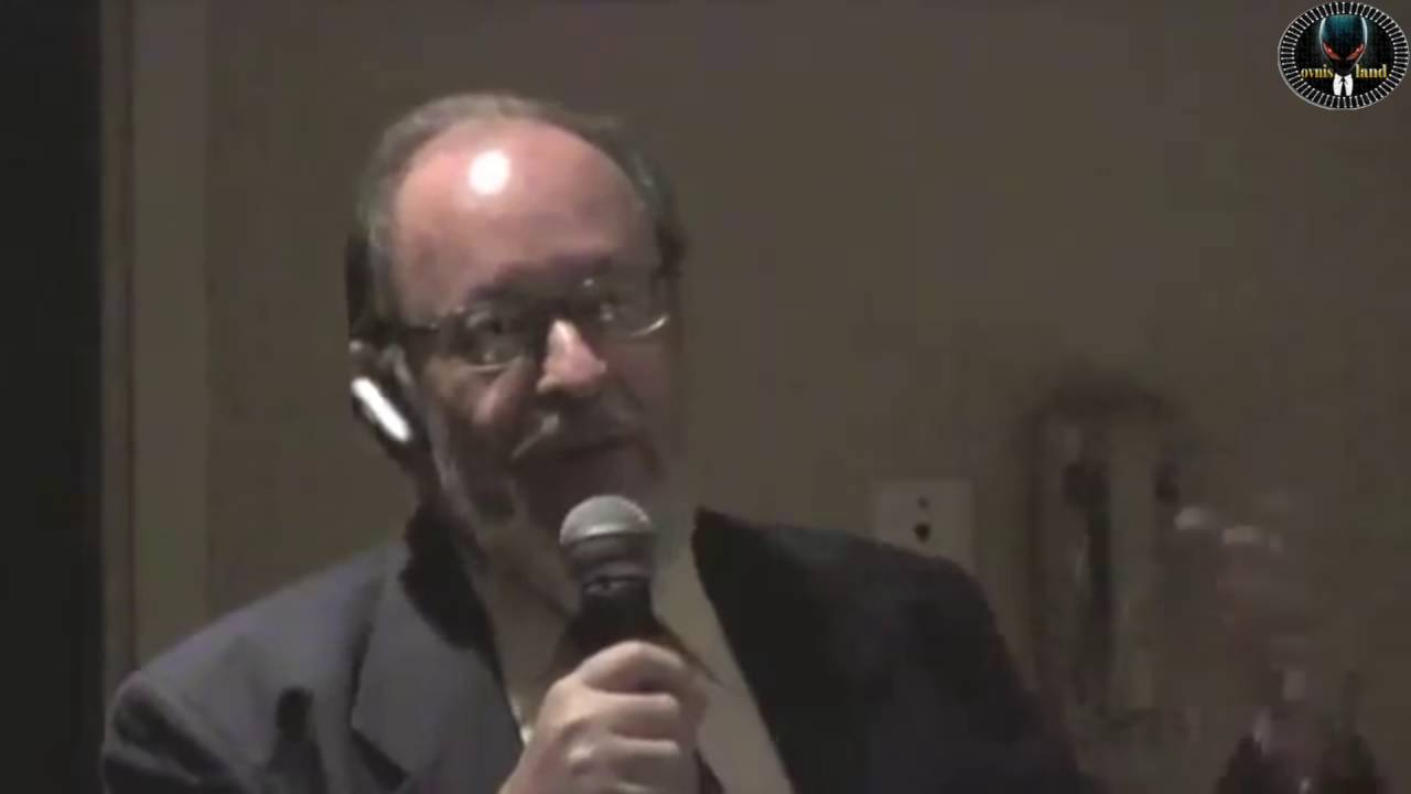 UN OVNI en Turquie montre clairement des Aliens Dr Roger Leir VO - YouTube