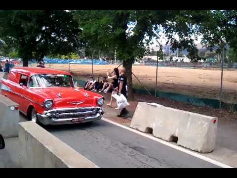 SUMMERNATS 24 JUST CRUISIN IN MARK YARDY'S CHEV UTE YUMMIE - YouTube
