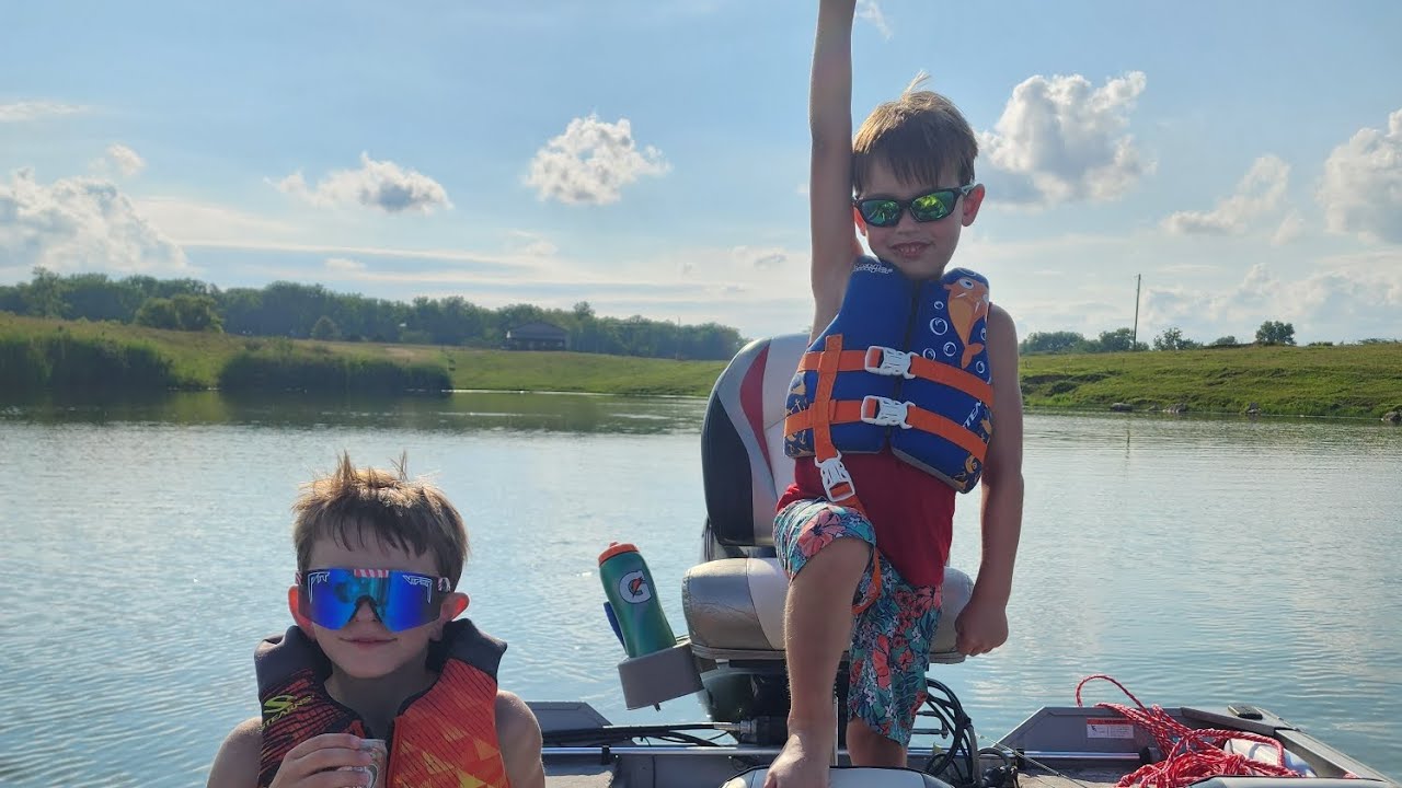 Fishing with Luke & Lane PLUS Luke tries to water ski. - YouTube