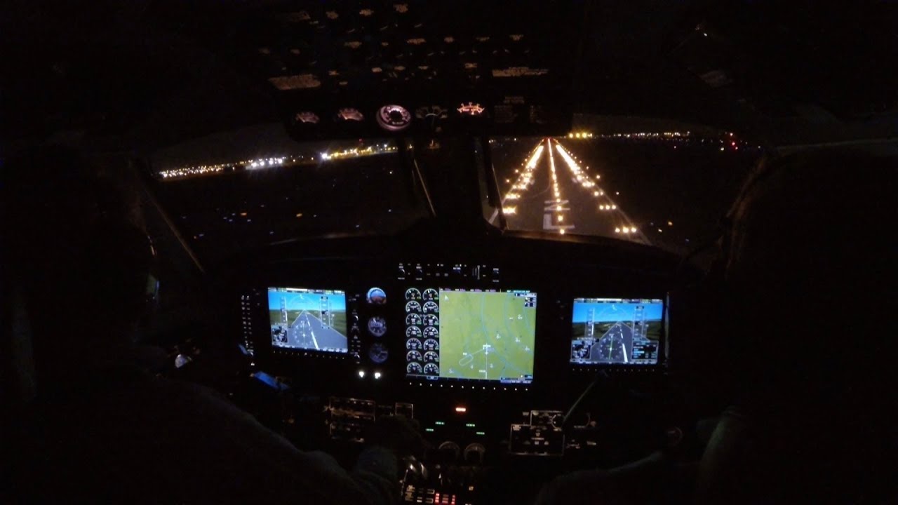 In-Flight Video: Night Landing - Cockpit View - King Air 300 on 11-8 ...