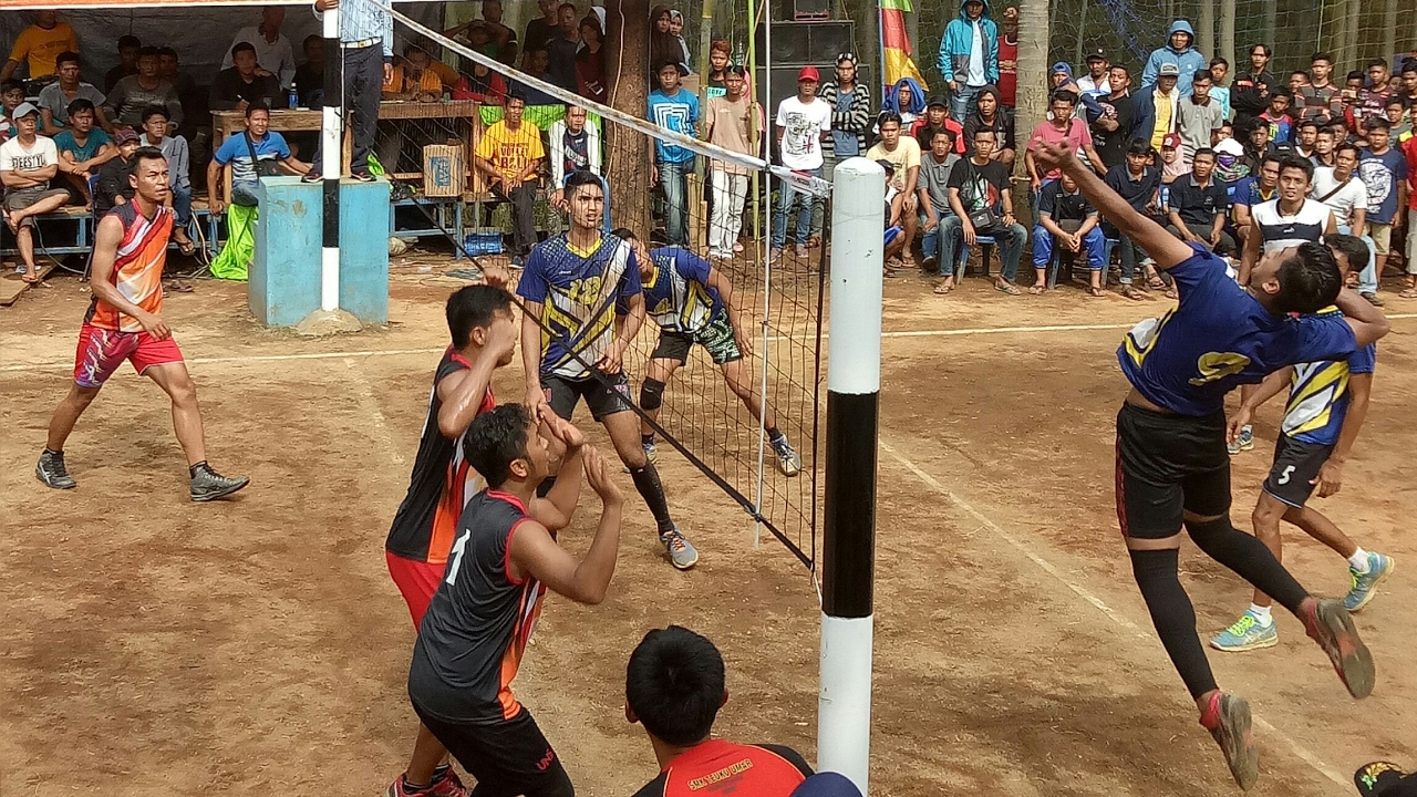 Volleyball "Fahri Cs vs Sodik Cs" adu smesh - YouTube