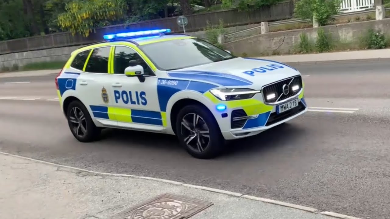 Stockholm County Police K9 VW Amarok + Volvo XC60s Responding Code ...