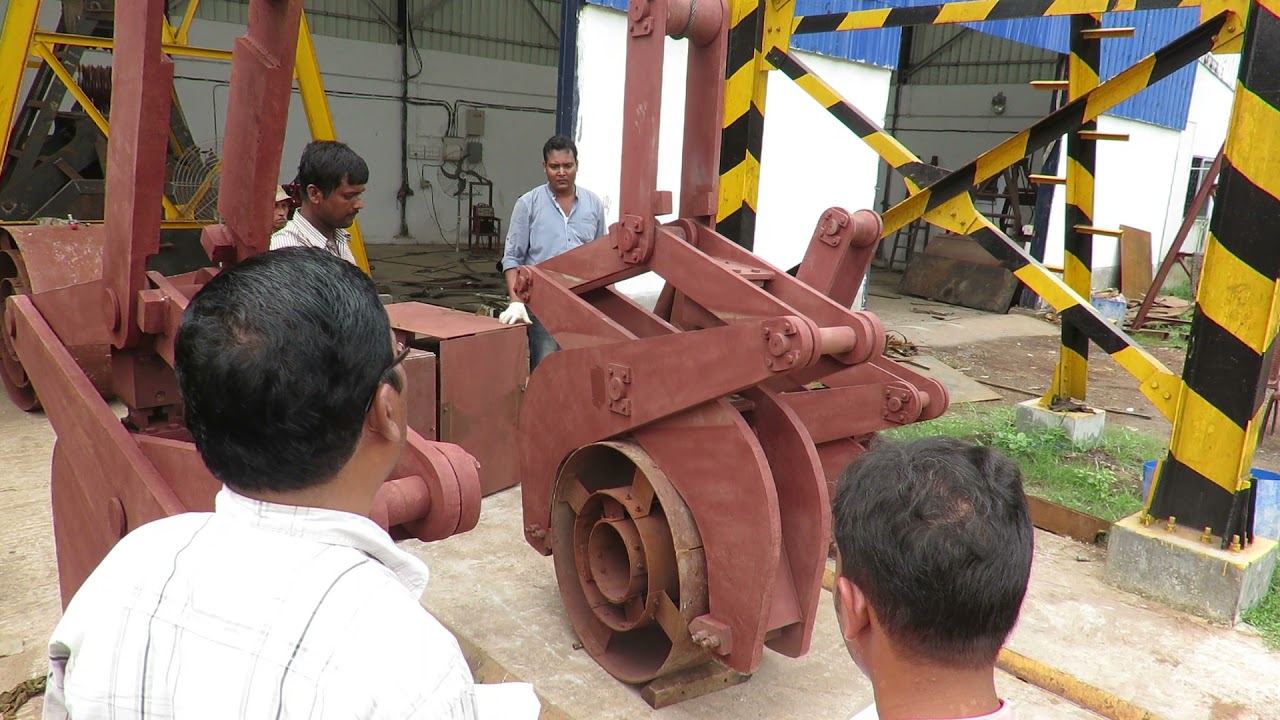 INGOT LIFTING TONG DURING TRIAL AT FCEC WORK SHOP - YouTube