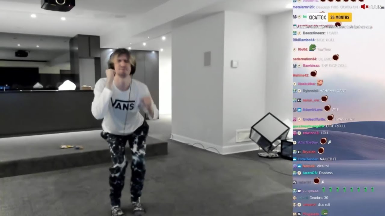 xQc tries this TikTok Dance - YouTube