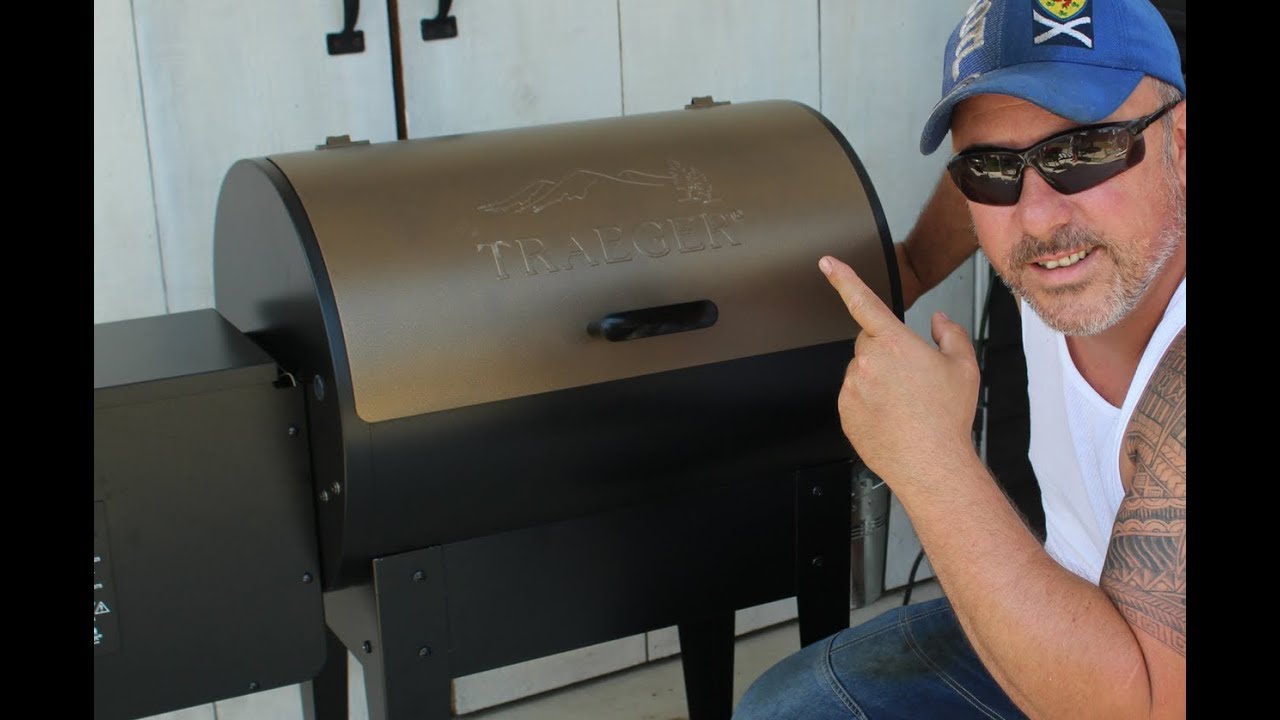 smoking ribs on my traeger junior elite 20 - YouTube