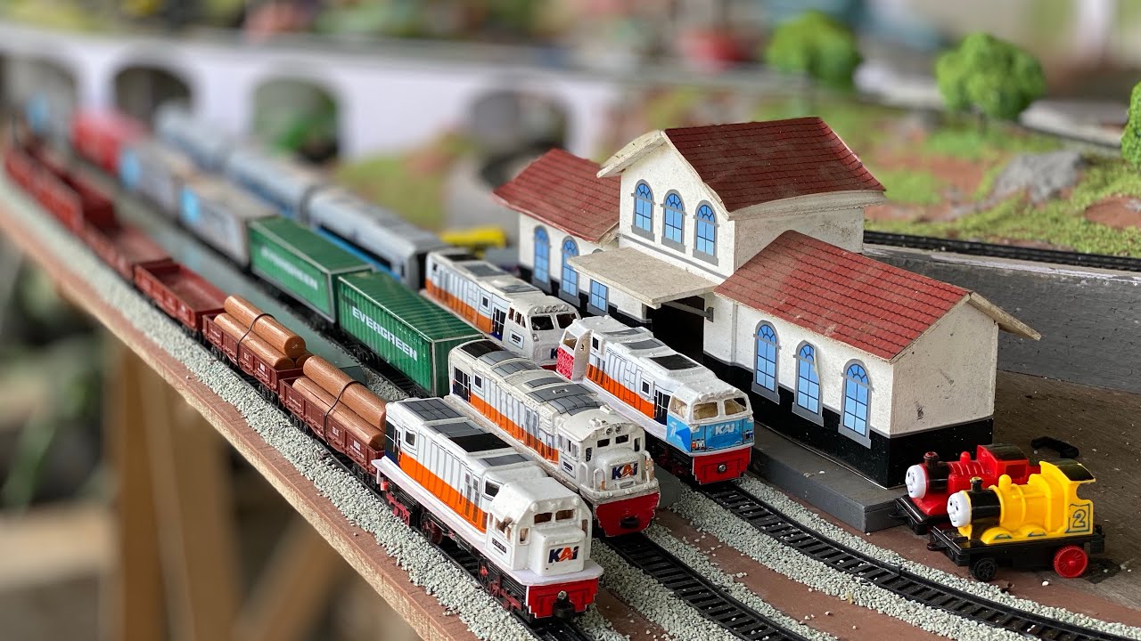 Train Moment‼️balapan miniatur kereta api cc 201 sampai anjlok dan ...