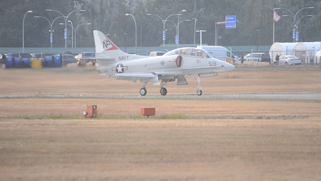 Douglas TA-4J Skyhawk [N518TA] Takeoff From YXX - YouTube