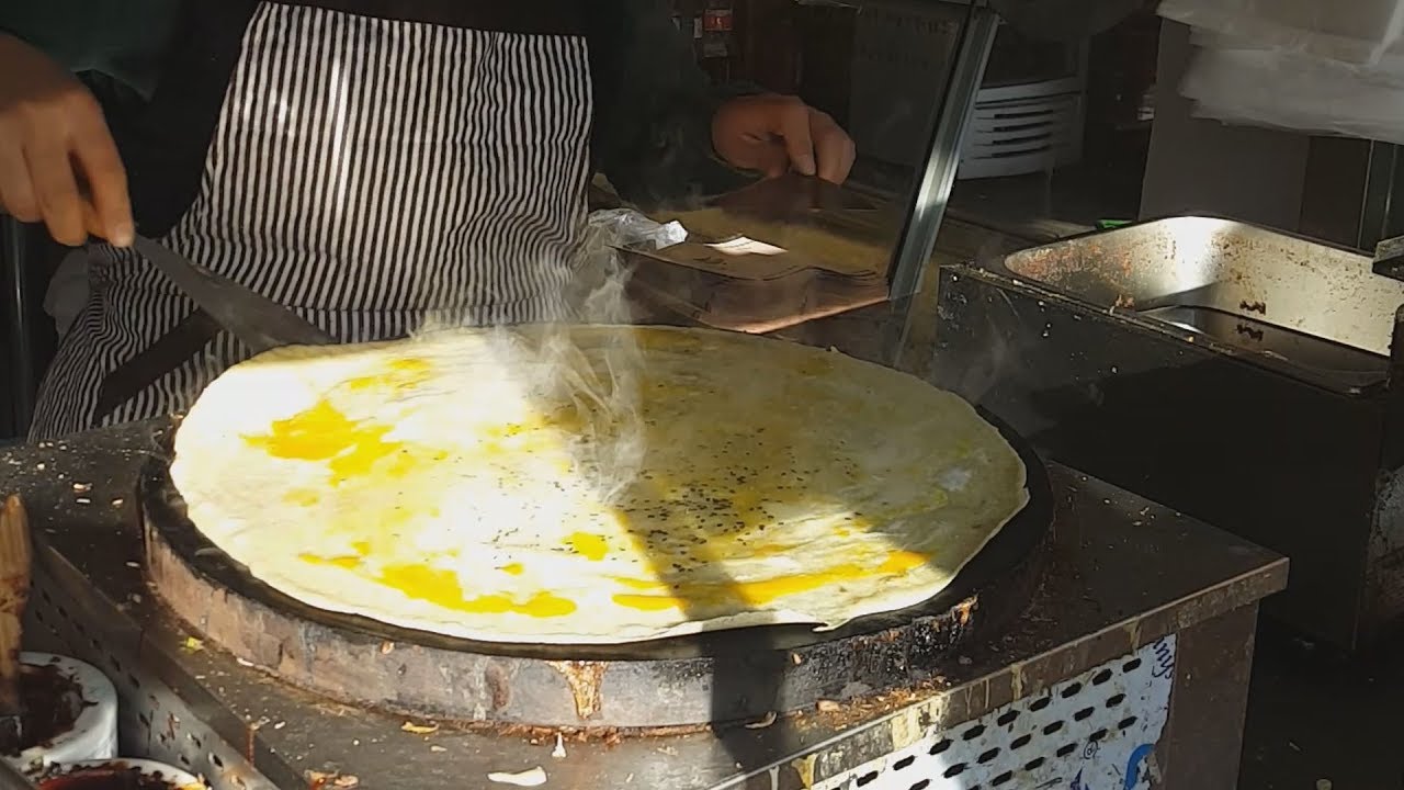 🍕🍕 Chinese BREAKFAST CREPE • Jian Bing • 北京煎饼 / China Street Food ...
