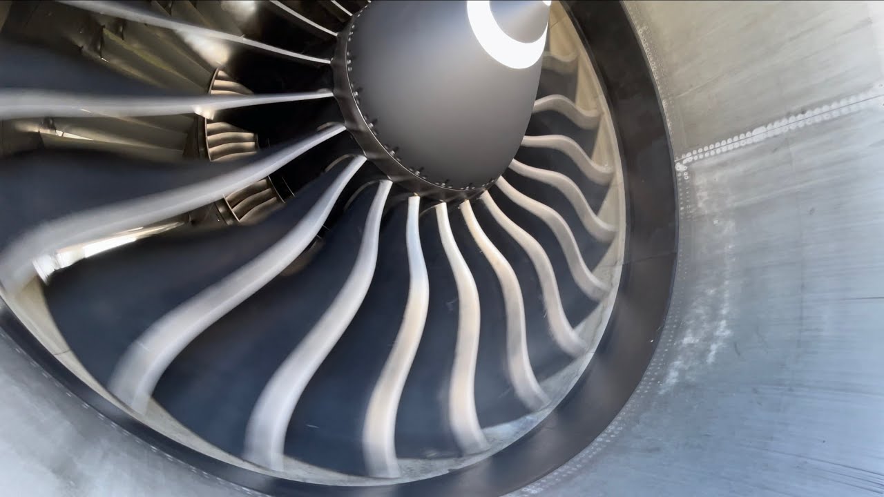B777-300ER IDG service on the GE90-115 - YouTube