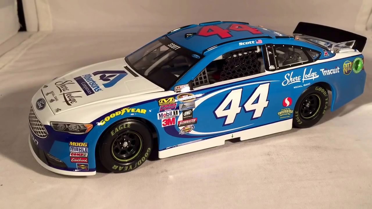 Review: 2016 Brian Scott #44 Albertsons Companies Ford 1/24 NASCAR ...