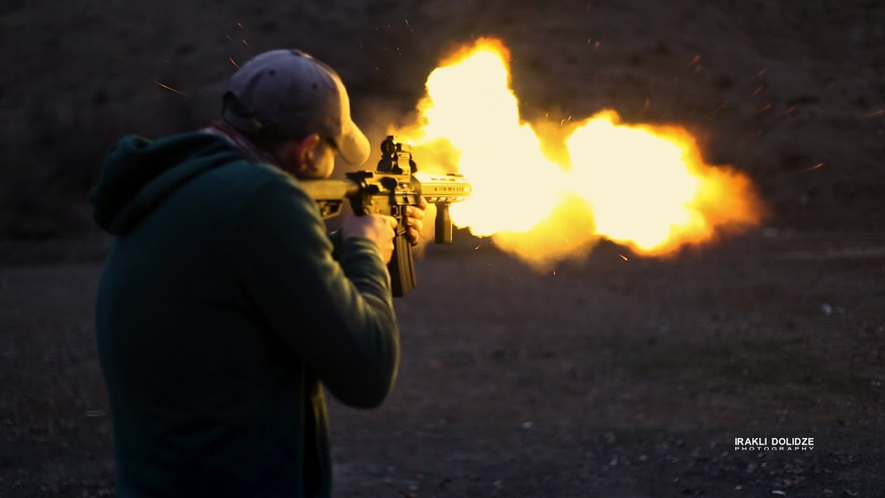 AR-15 night shooting - YouTube