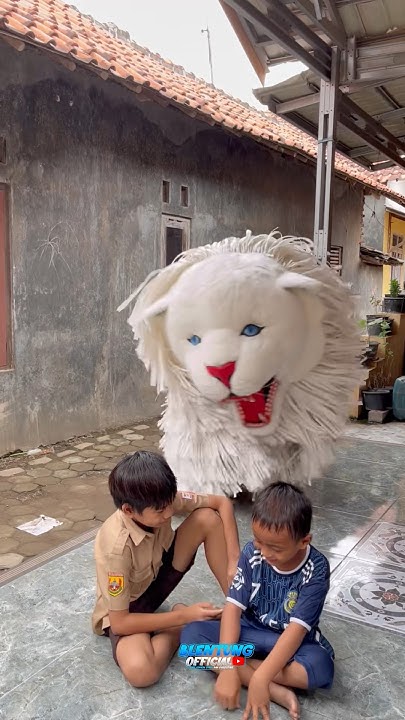 Lagi duduk Santai dua Bocil di makan can macanan - YouTube