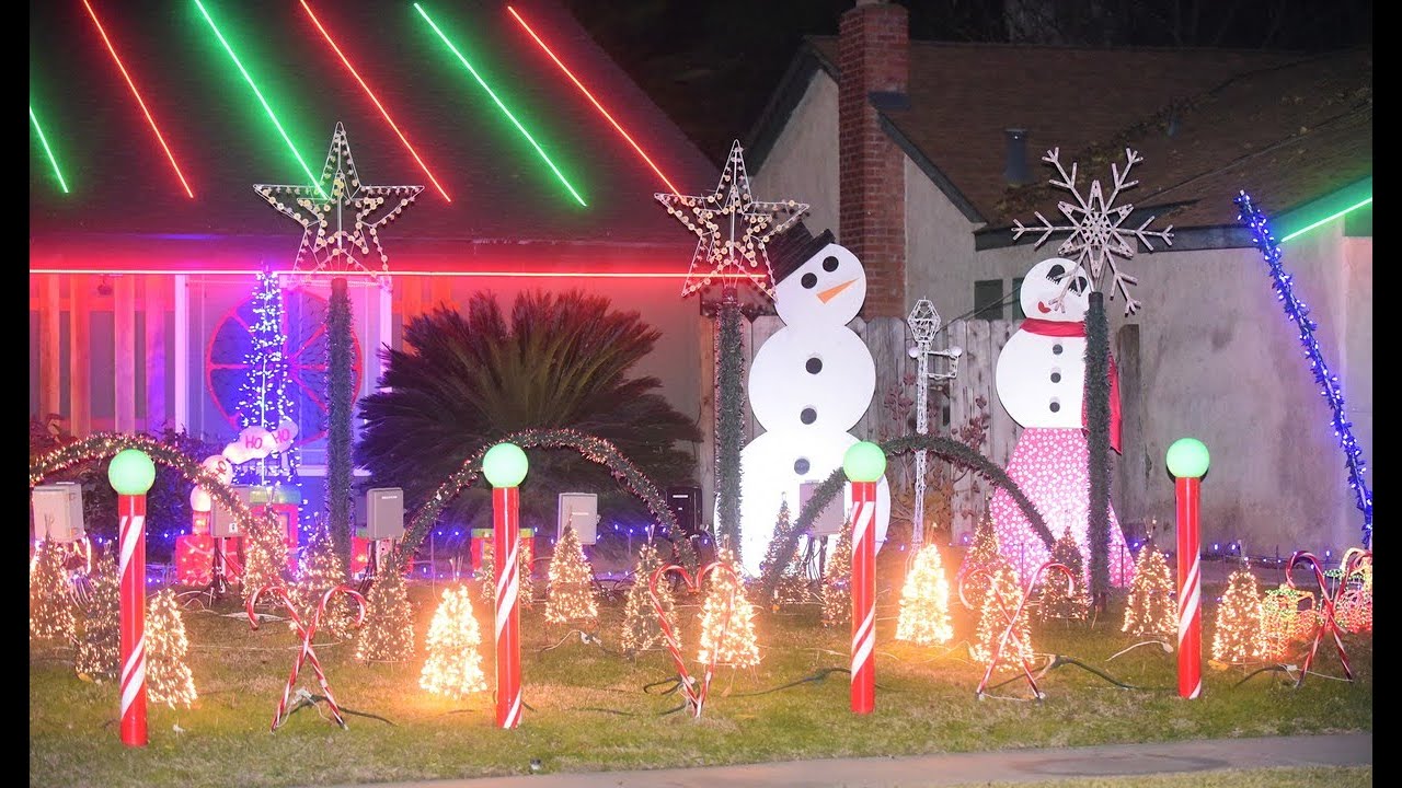 Merced CA residents help bring Christmas cheer with holiday decorations ...