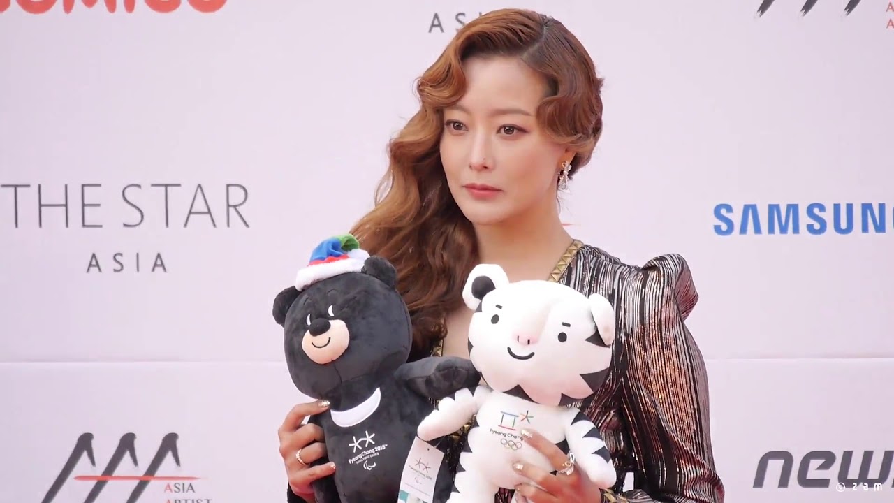 171115 Kim Hee Seon 김희선 at the red carpet of Asia Artist Awards - YouTube