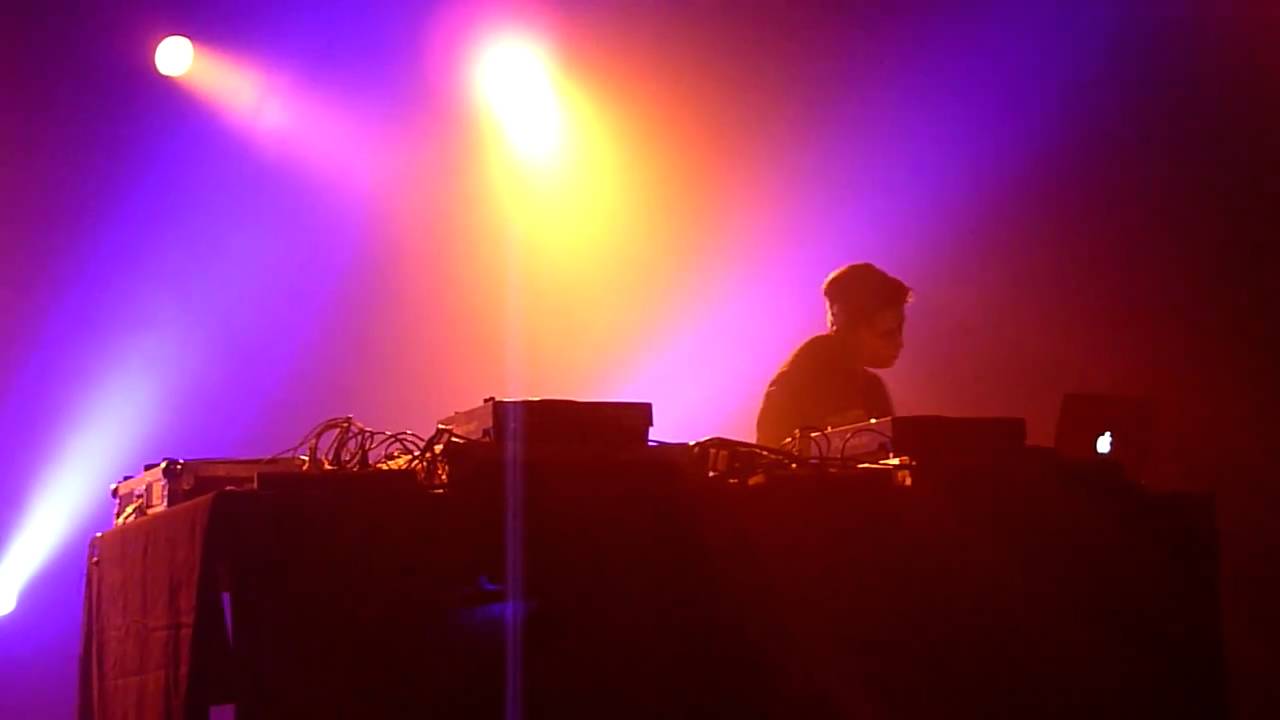 Clara Moto Vs Jennifer Cardini @L' Autre Canal Nancy 06 - YouTube