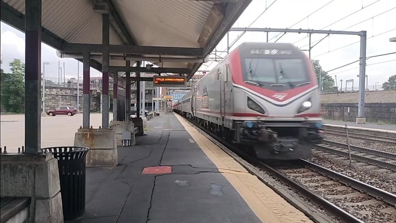 AMTRAK RARE 642 AT READVILLE STATION - YouTube