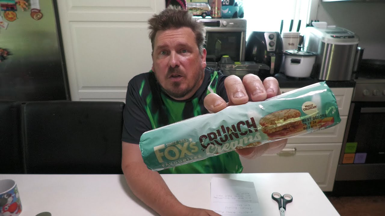Unboxing, Mukbang Fox Crunch Creams Salted Caramel från Normal - YouTube