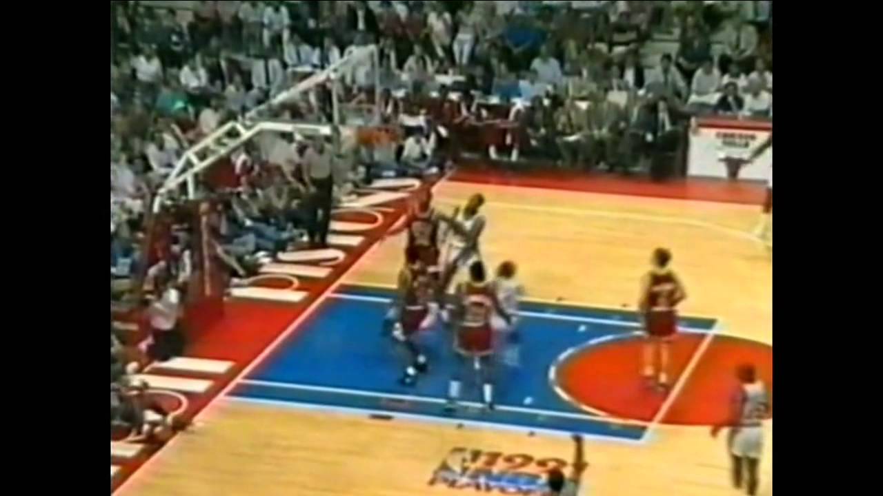 Michael Jordan Flops Himself Out of Bounds - YouTube