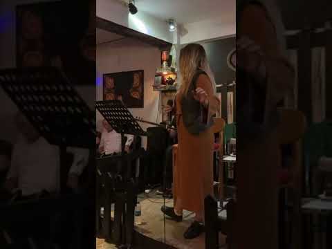 Belçim Atay gelmiş bahar.