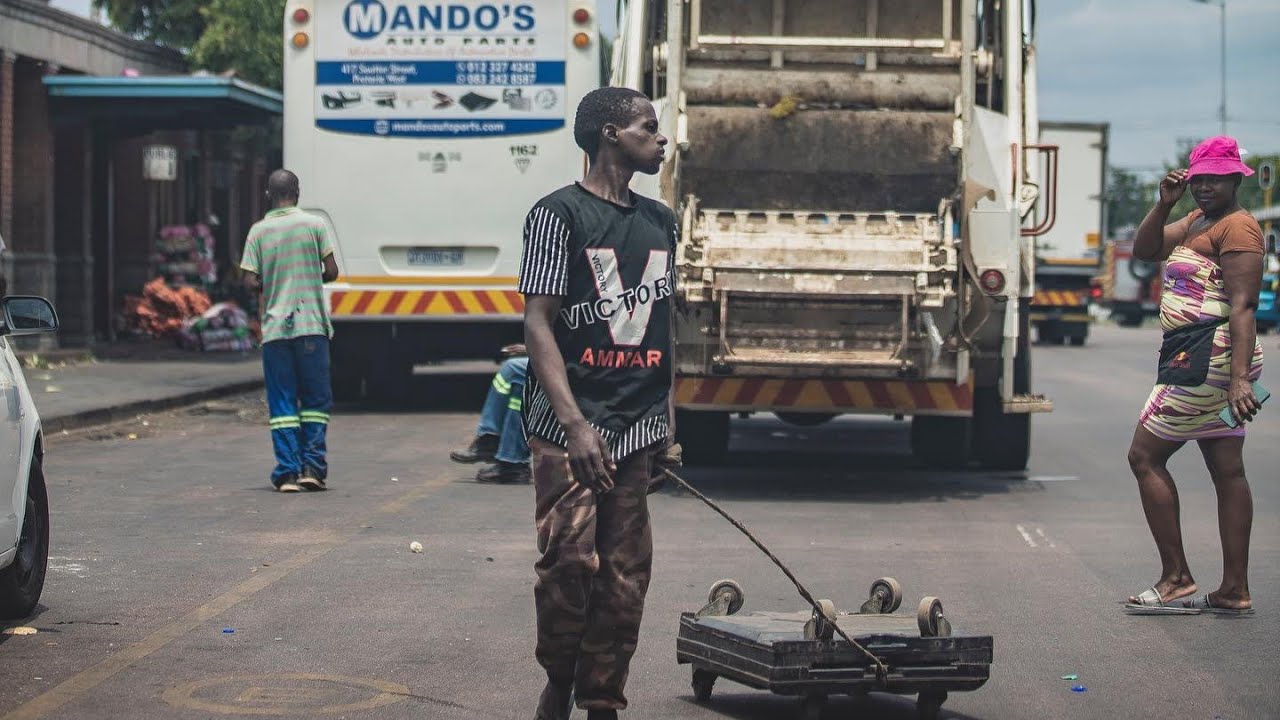 Caliba & Senerth ft Bikie - Uthando (Jazzbee Pistoli Rework) - YouTube