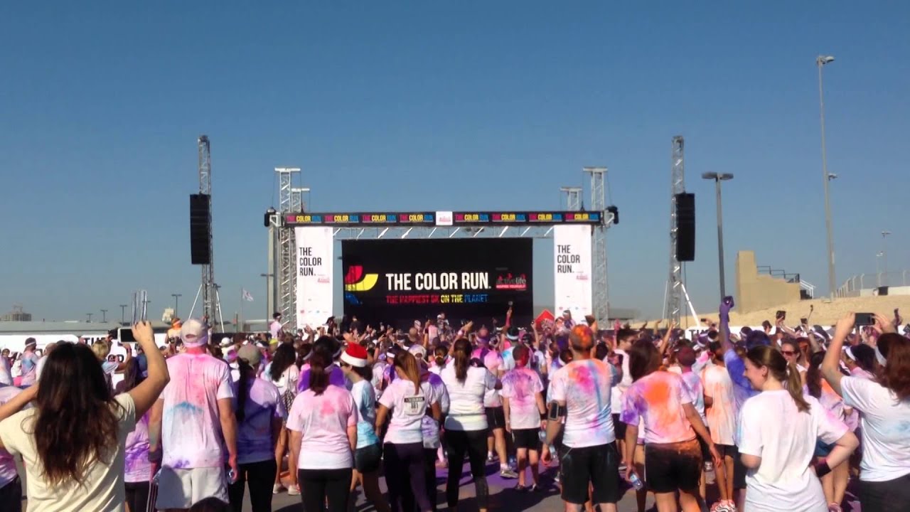 Colour Throw Dubai Colour Run - YouTube