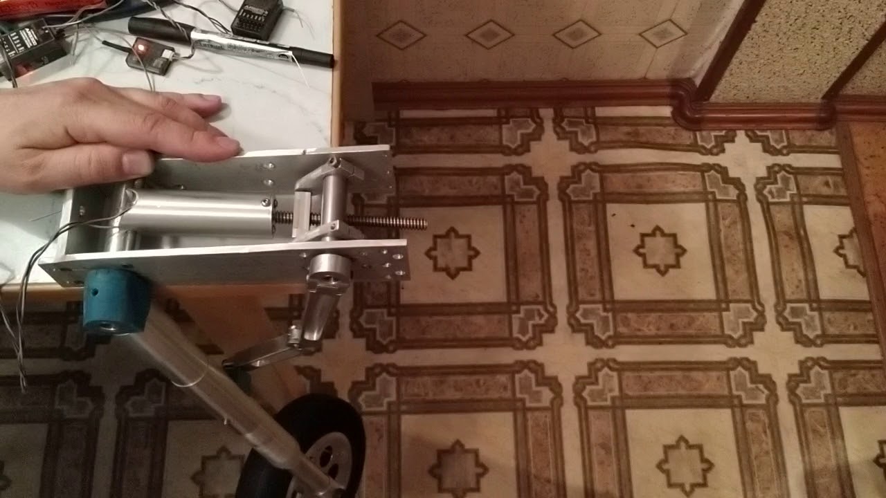 Electric Retract Landing Gear for Focke Wulf 190 A8 1/4 Scale. Test ...