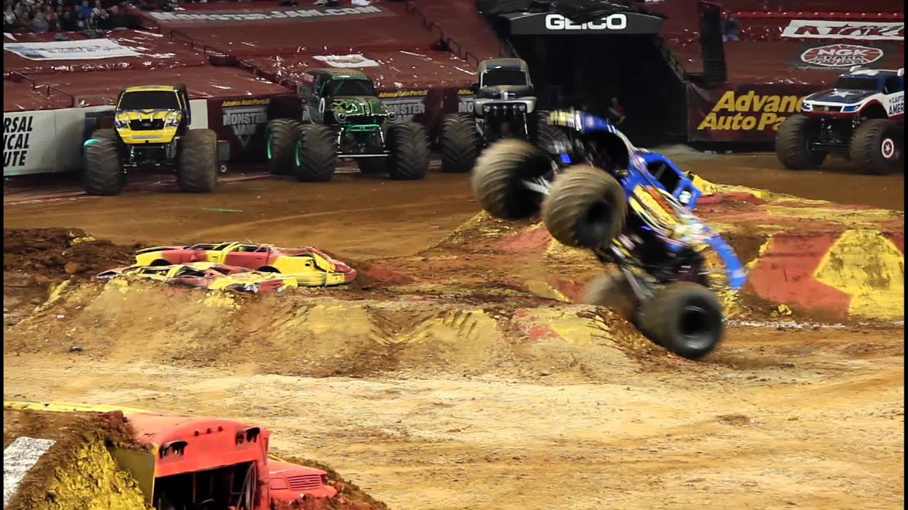 Monster Jam 2013 Atlanta - Nitro Hornet - YouTube