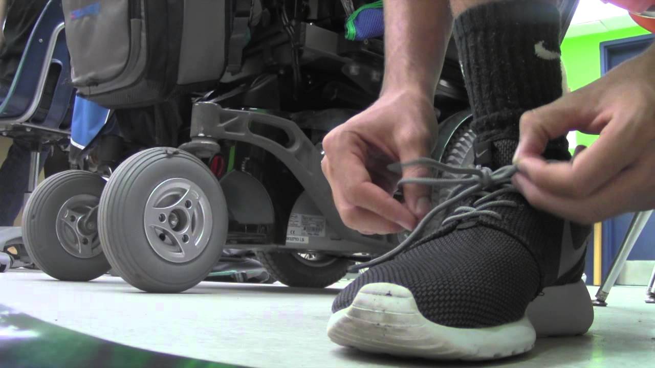 how to tie your shoes using a standard knot - YouTube