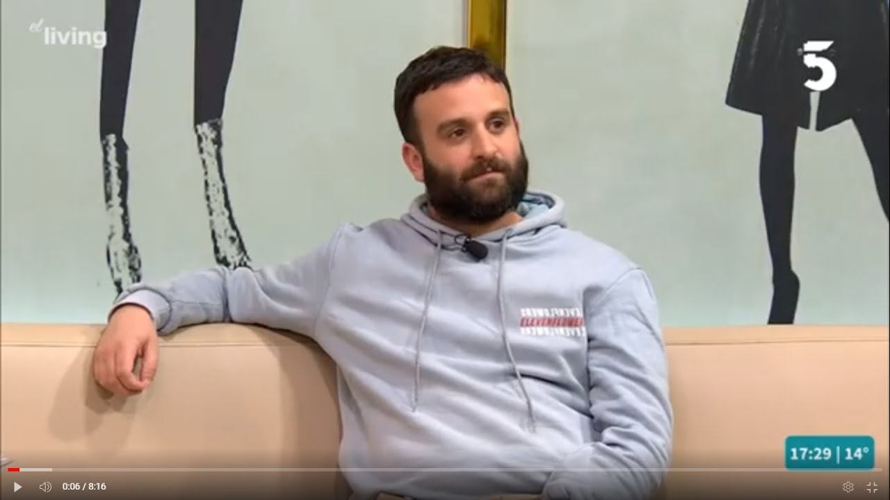 Nos visitó Ignacio Cáceres de la banda El gato de Ponce que presenta su primer disco Canario ...