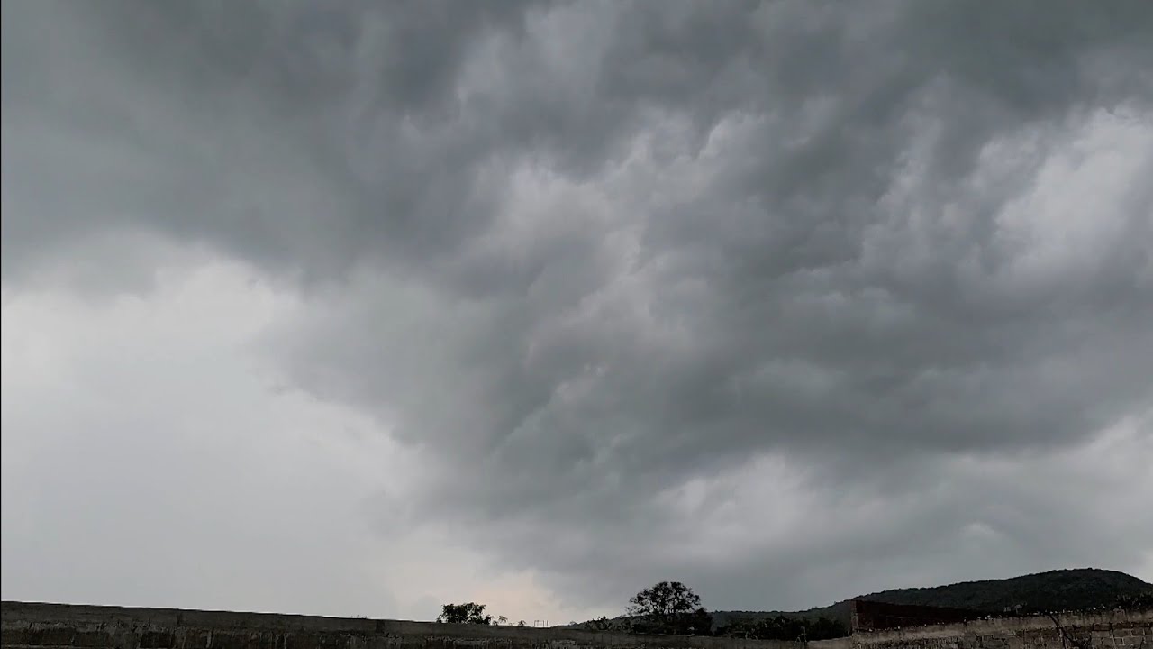 Loud thunderstorm, then heavy rain & a night thunderstorm in Michoacán ...