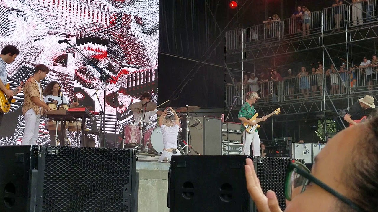 Paramore - No Friend (Live @ Bonnaroo 2018) - YouTube