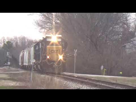 CSX GP40-2 #6072 Leading A Local - YouTube