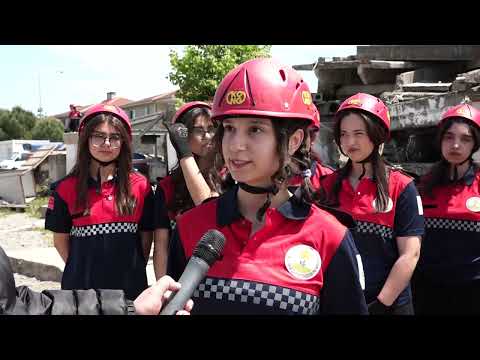 OSMANGAZİ'DE LİSE ÖĞRENCİLERİNİM NEFES KESEN AFET TATBİKATI GERÇEĞİ ARATMADI