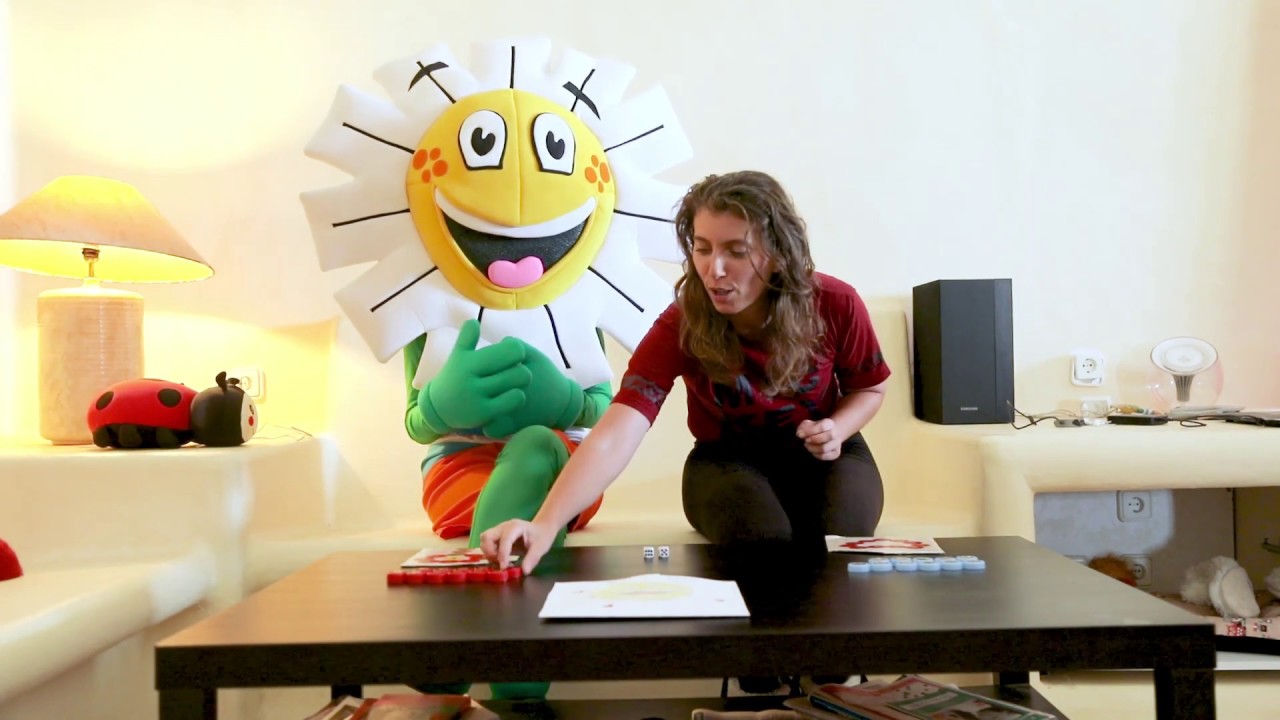 How to play with Daisy Game - YouTube